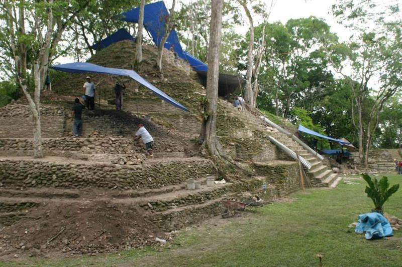 Interactive Digs - Cahal Pech, Belize - Archaeological Institute of America